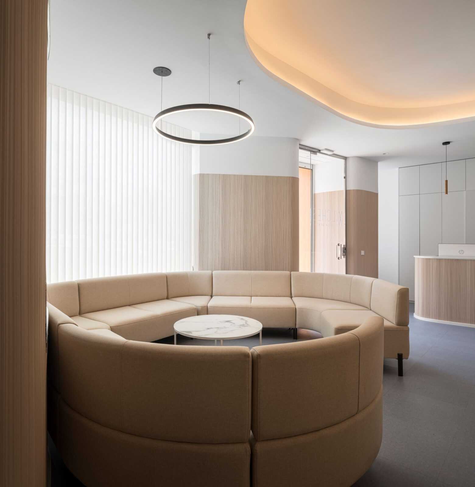 CM4 Architecture Embraces the Curvilinear Form for Dental Clinic in ...